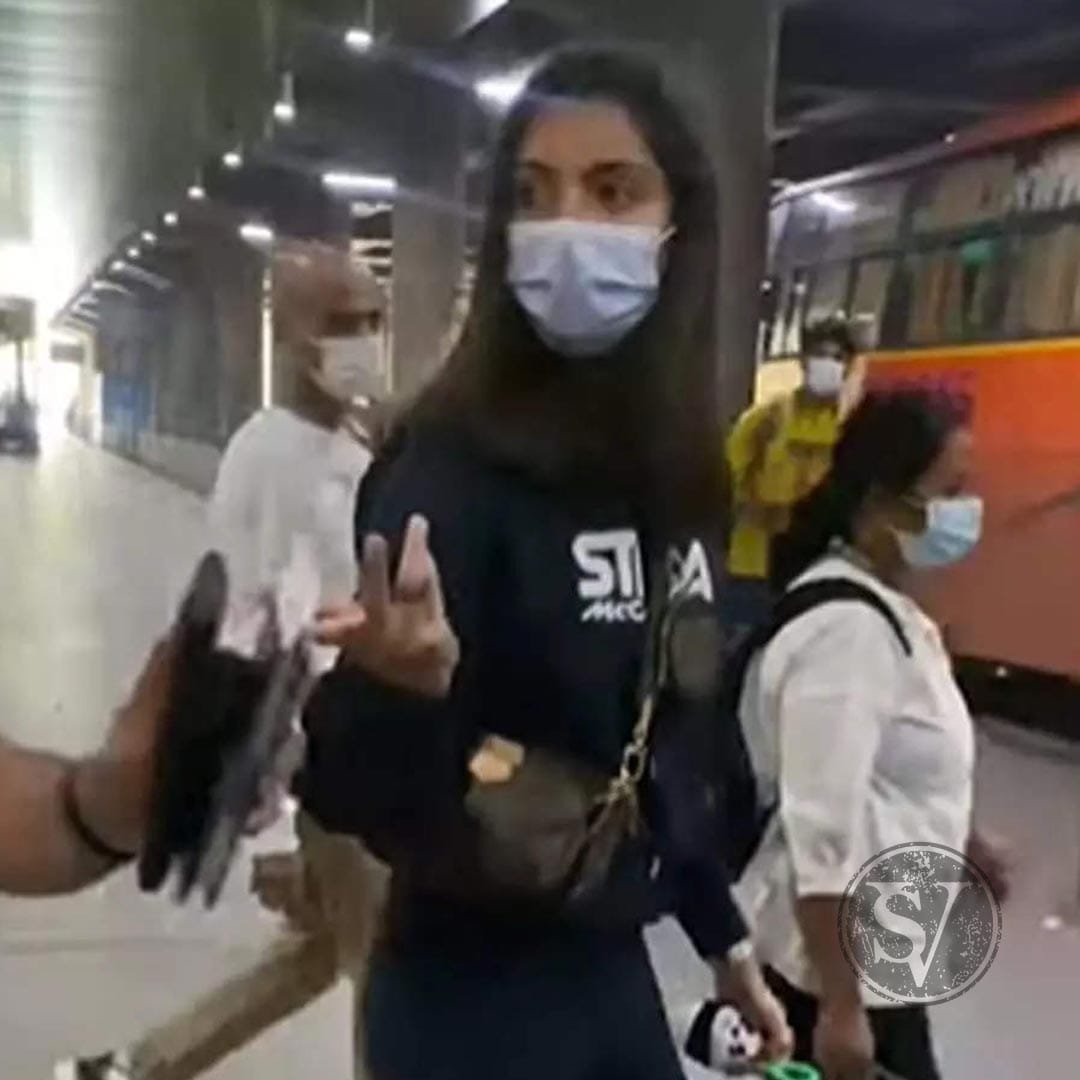 Cameraman got Anushka angry when he tried clicking Vamika